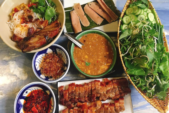 Vietnamese Dining Etiquette & Table Manners: A Guide for Visitors - Sun ...