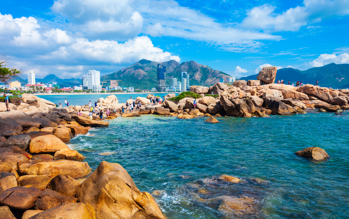 Nha Trang Nightlife Guide: Beach Bars, Clubs, and Live Music - Sun Getaways