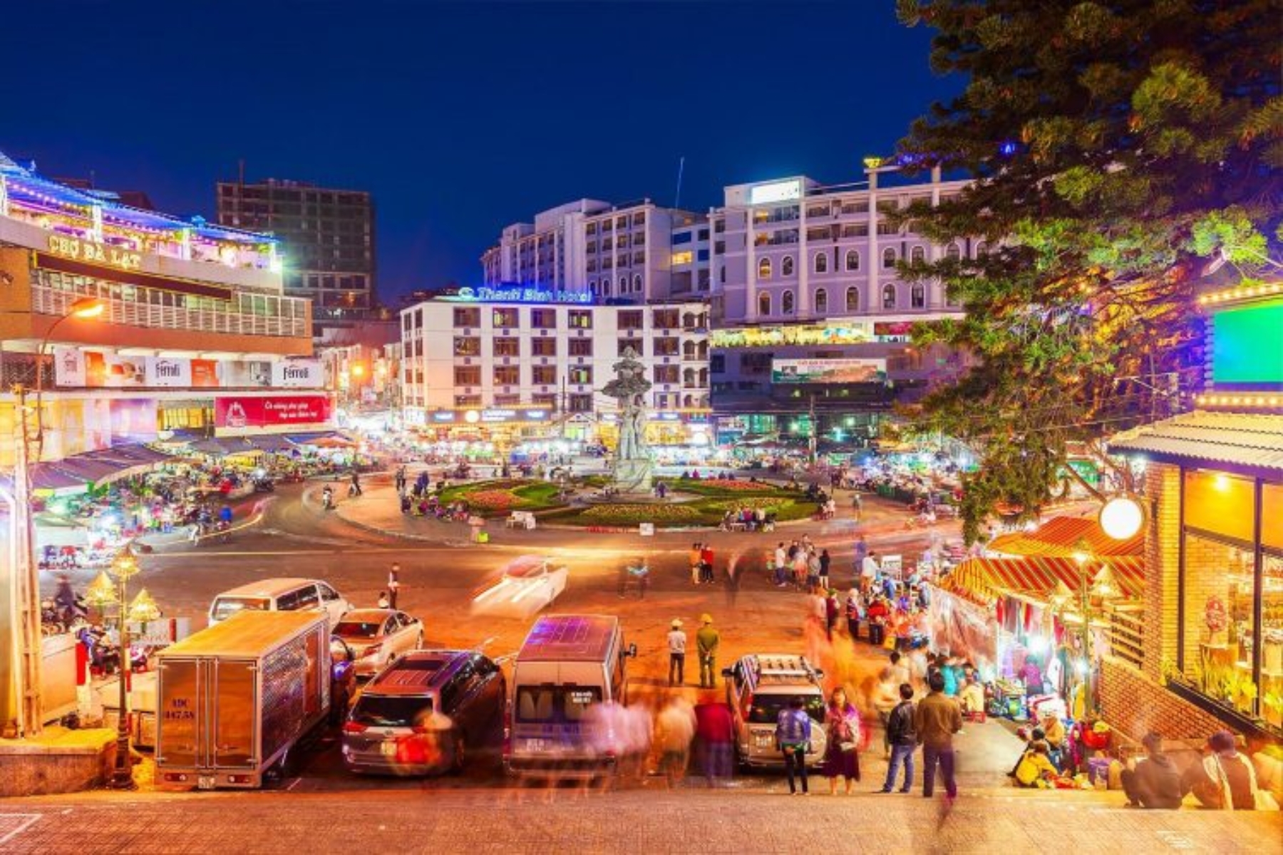 Da Lat Night Market: Street Food, Souvenirs & Local Life - Sun Getaways